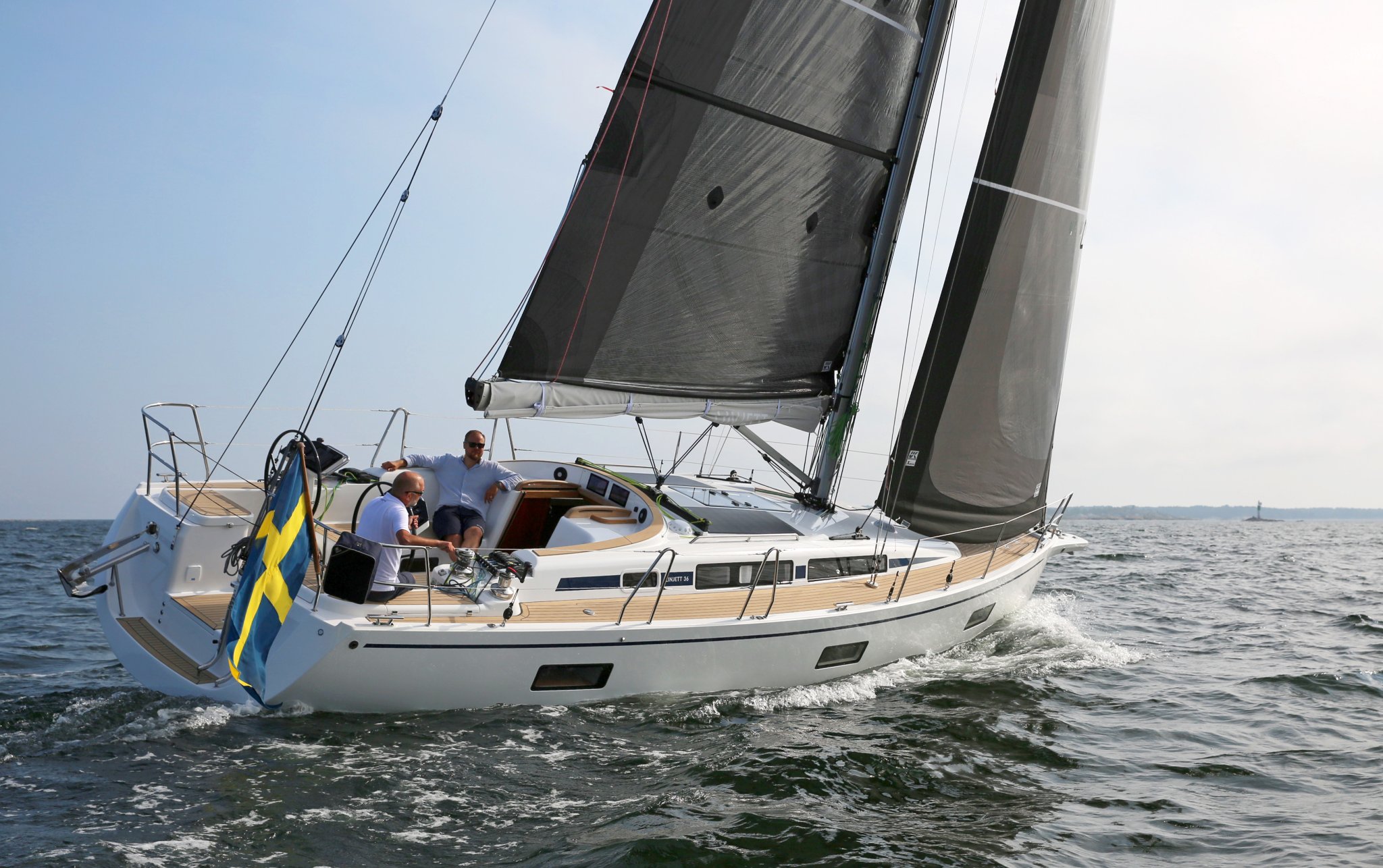 Linjett 36 – Svensk segelbåt med prestanda och bekvämlighet